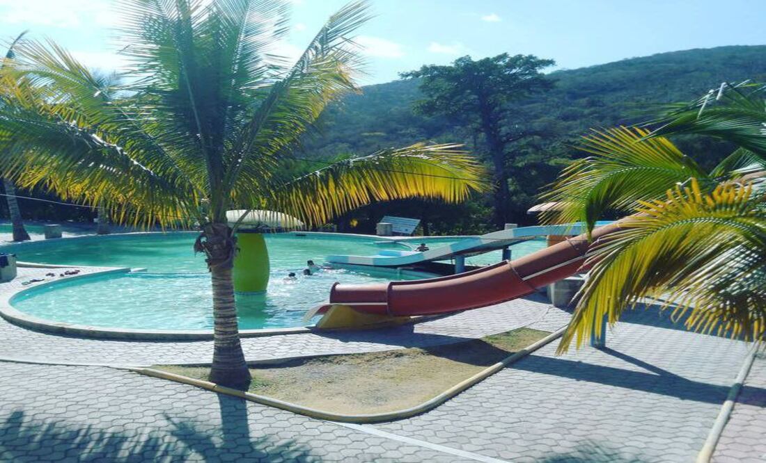 Sumérgete en las aguas termales de este increíble sitio a menos de dos ...