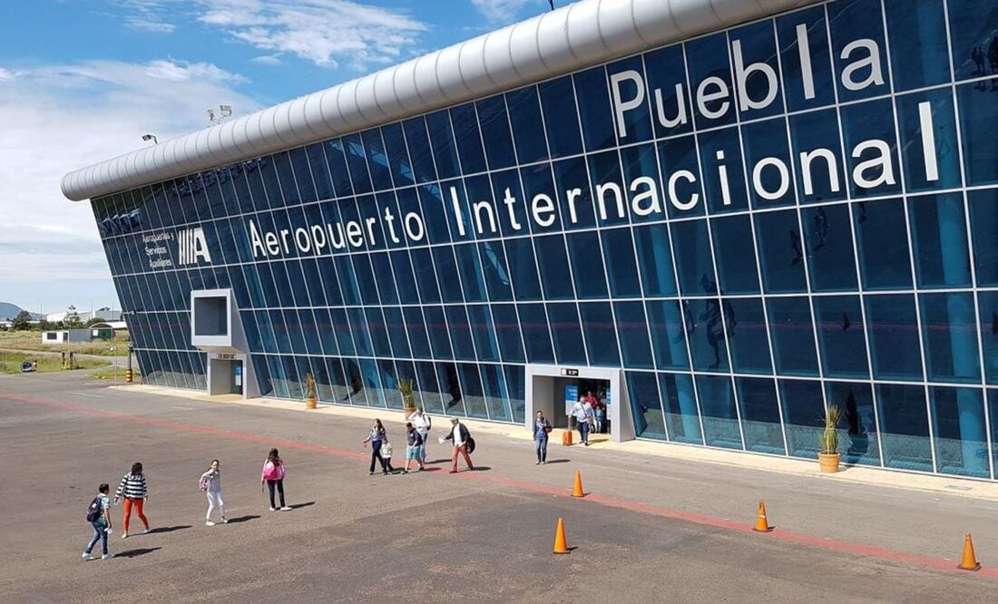 Por caída de ceniza del Popocatépetl, suspenden vuelos en el aeropuerto ...